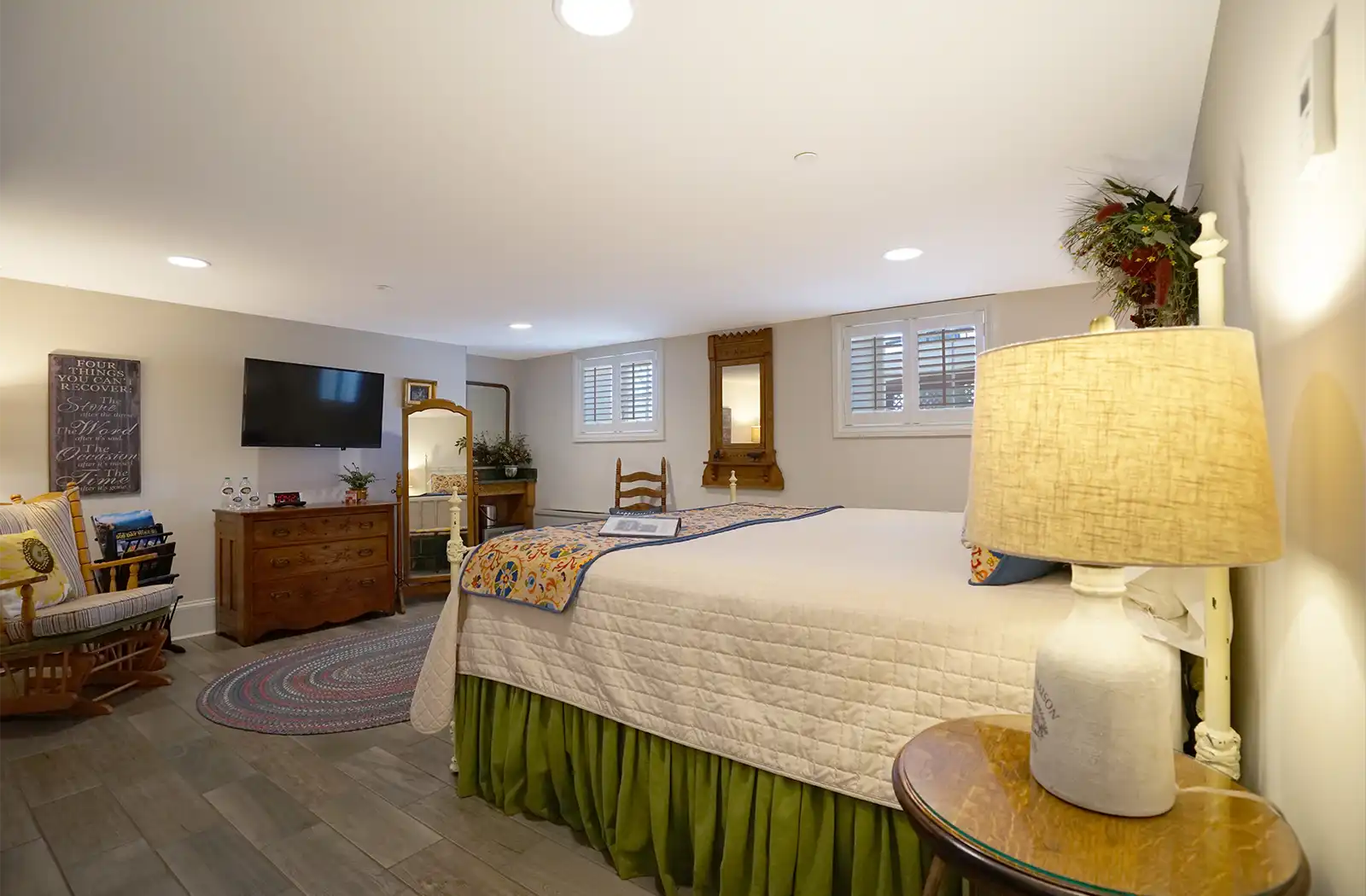 Petunia Suite 100 | Inn at Evergreen